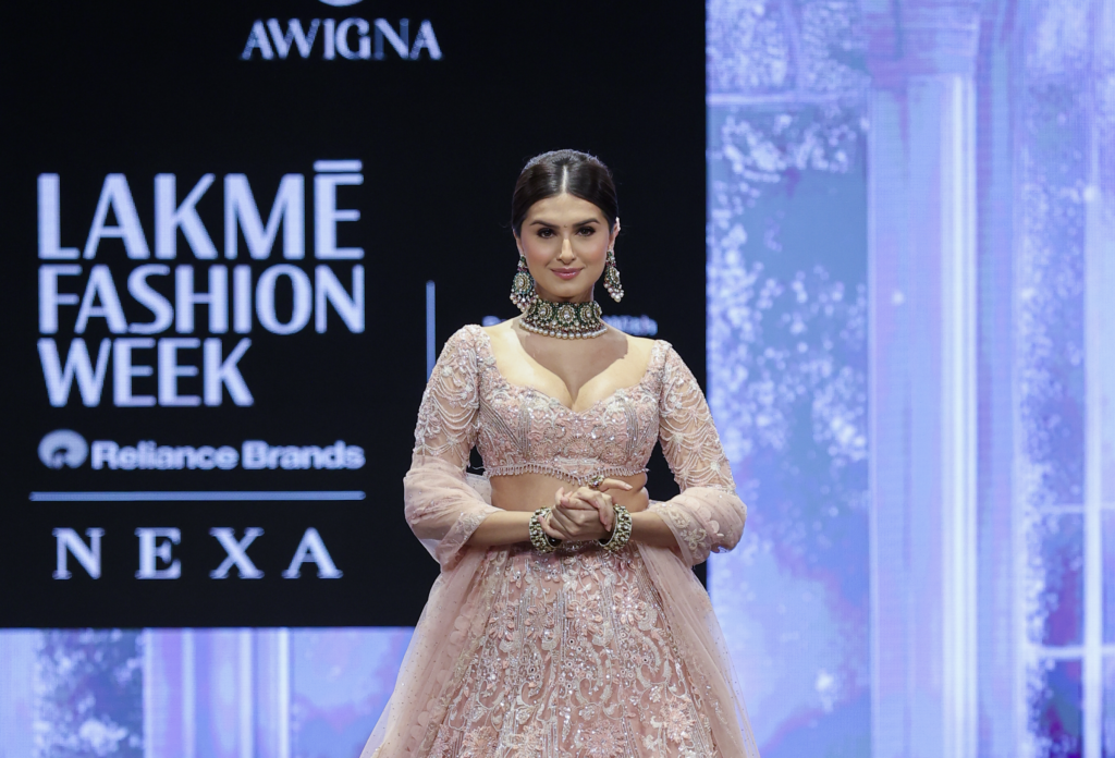 The Best Wedding-Ready Lehengas And Saris We Spotted At Lakmē Fashion ...